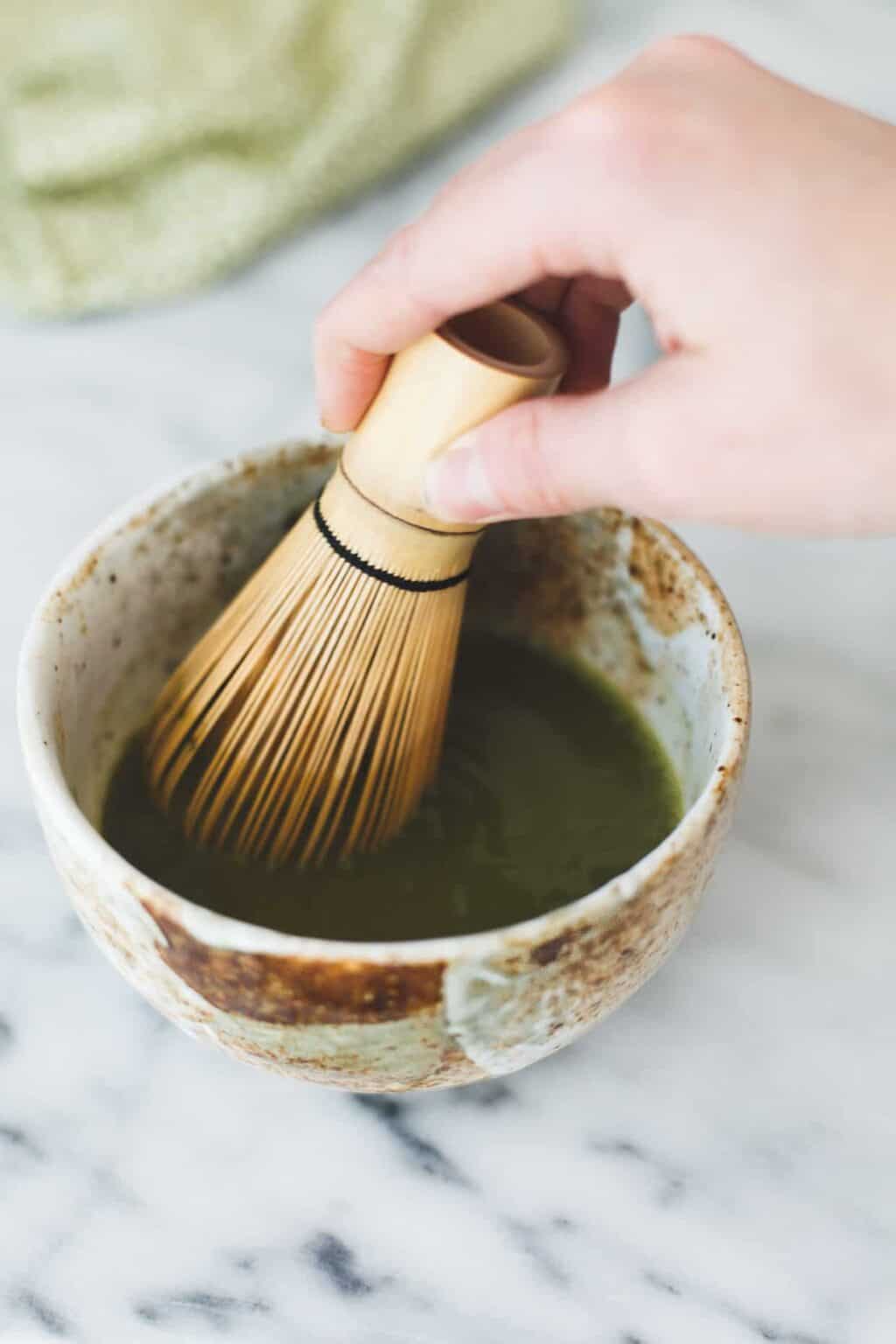 Creamy White Chocolate Matcha Latte | Snixy Kitchen