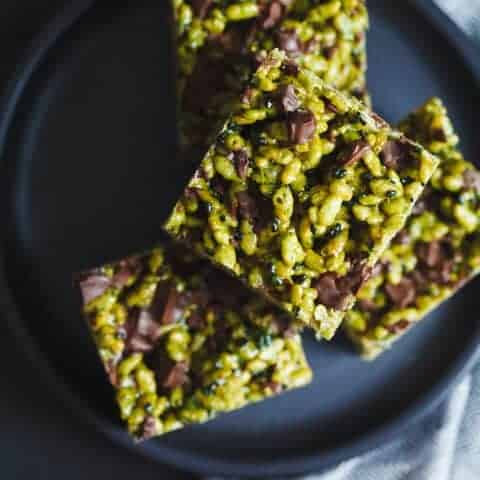 Matcha Black Sesame Rice Krispie Treats with Chocolate Chunks - Snixy ...