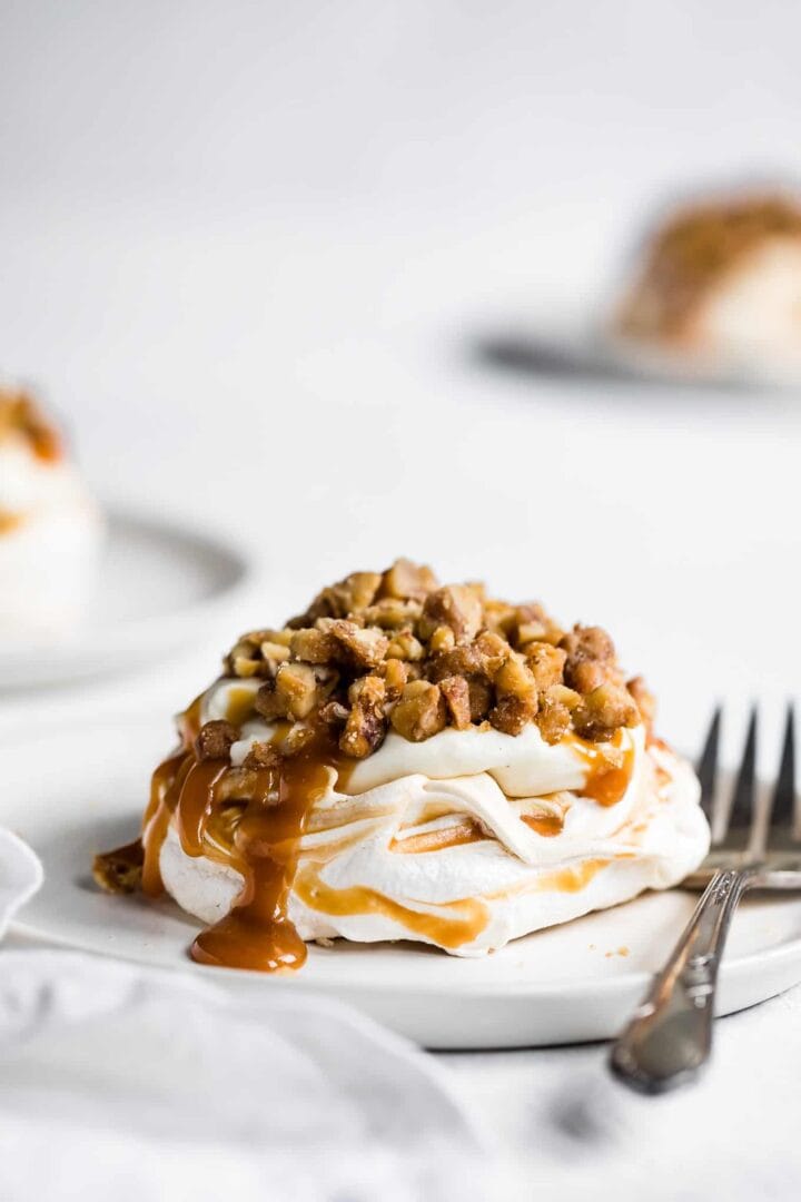 Salted Caramel Cheesecake Mini Pavlova Cakes - Snixy Kitchen