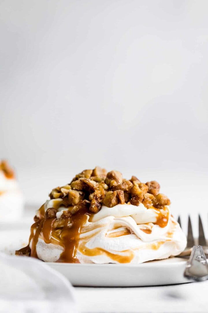 Salted Caramel Cheesecake Mini Pavlova Cakes - Snixy Kitchen