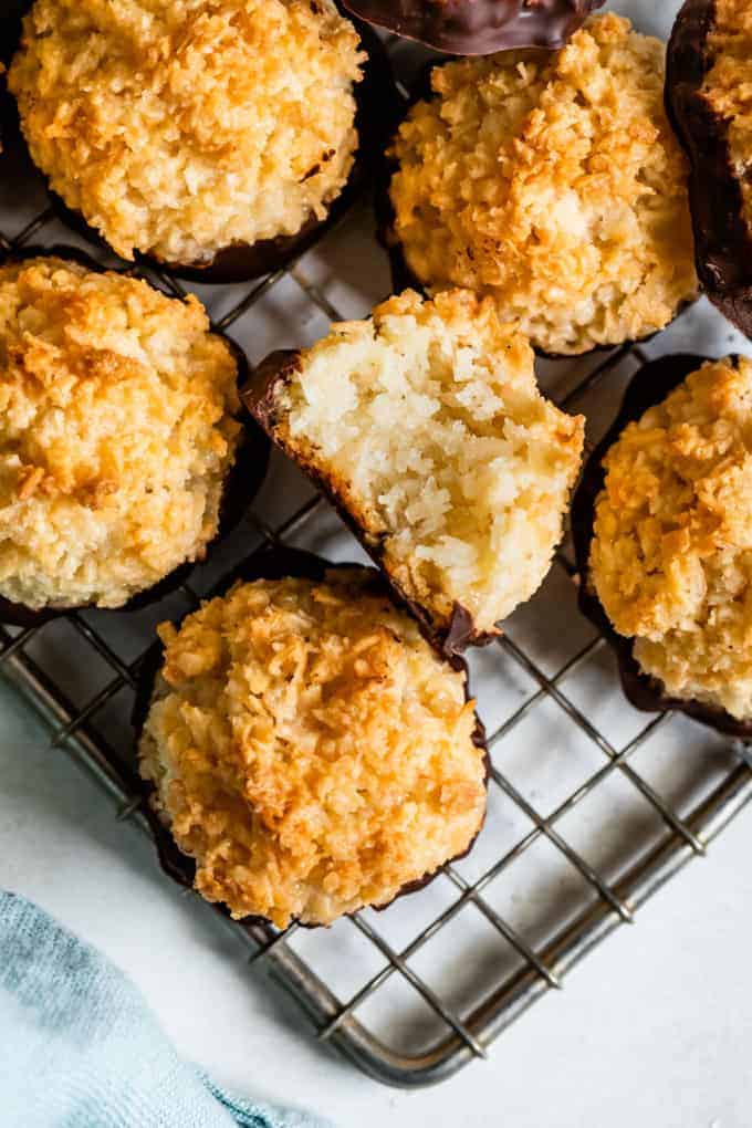 Gluten-Free Coconut Macaroons - Snixy Kitchen