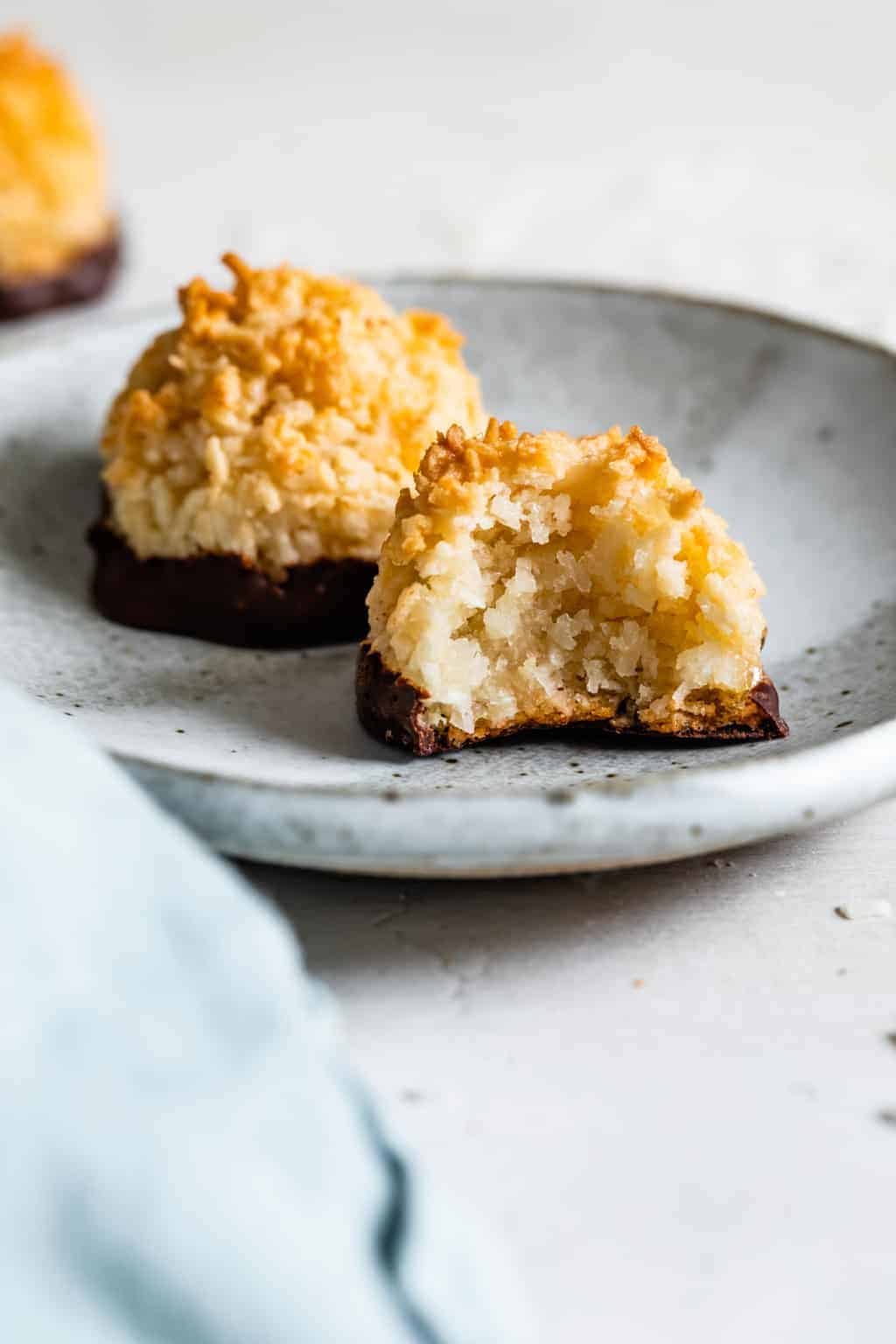 Gluten-Free Coconut Macaroons - Snixy Kitchen