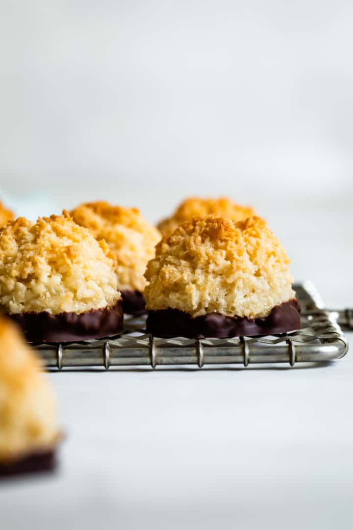 Gluten-Free Coconut Macaroons - Snixy Kitchen