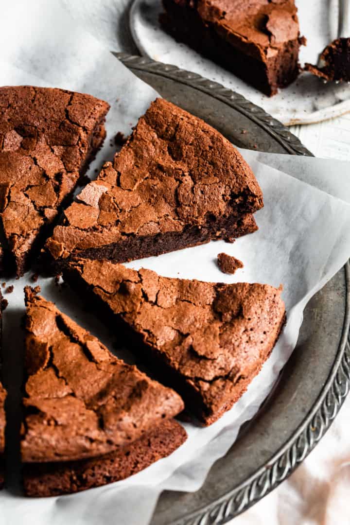 Flourless Chocolate Cake - Snixy Kitchen