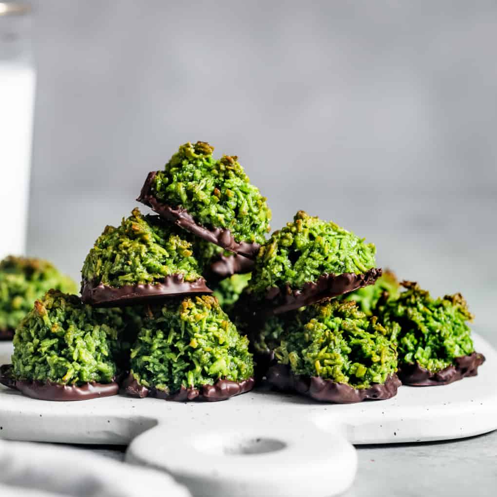 Matcha Coconut Macaroons - Snixy Kitchen